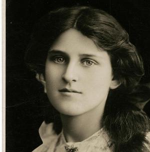 Zena Dare - Biography, Age, Birthday, Chinese Zodiac & Facts