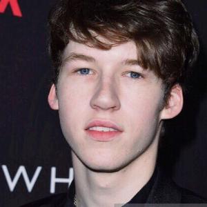 Famous people and celebrities born in 1998 | TakeMeBack.to