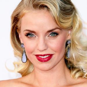 Kelli Garner - Biography, Age, Birthday, Chinese Zodiac & Facts