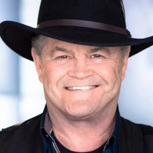Famous people and celebrities born in 1945 | TakeMeBack.to