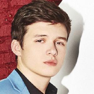 Famous people and celebrities born in 1995 | TakeMeBack.to