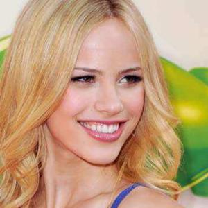 Halston Sage - Biography, Age, Birthday, Chinese Zodiac & Facts