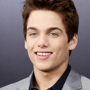 Famous people and celebrities born in 1998 | TakeMeBack.to