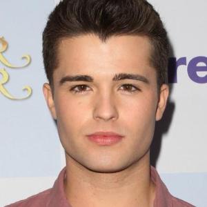 Famous people and celebrities born in 1992 | TakeMeBack.to